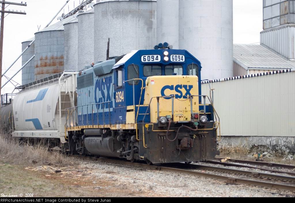 CSX 6094 Y110 Shuffles cars at the south end of the Memphis Junction Yard